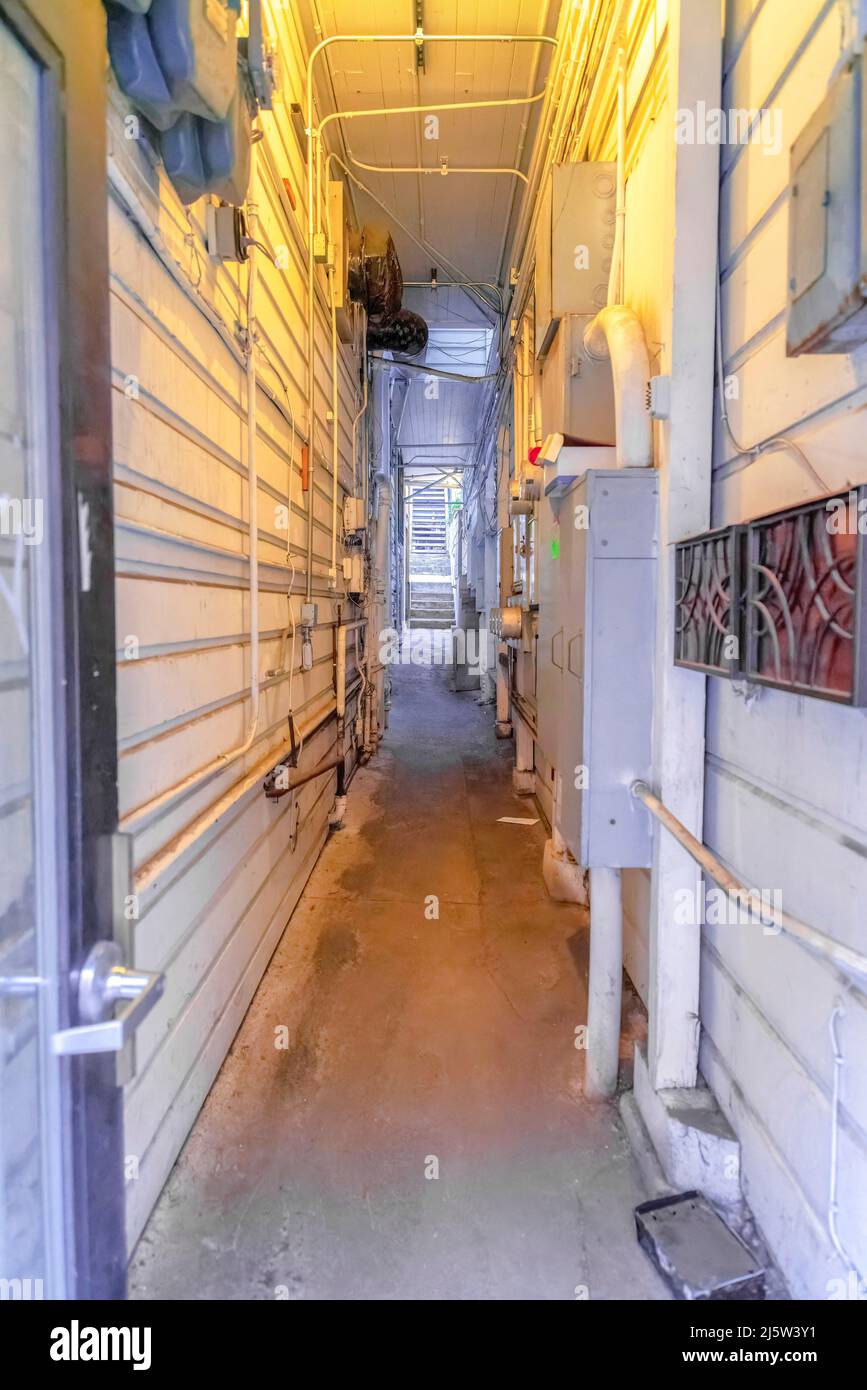 Narrow pathway in between two residential buildings in San Francisco ...