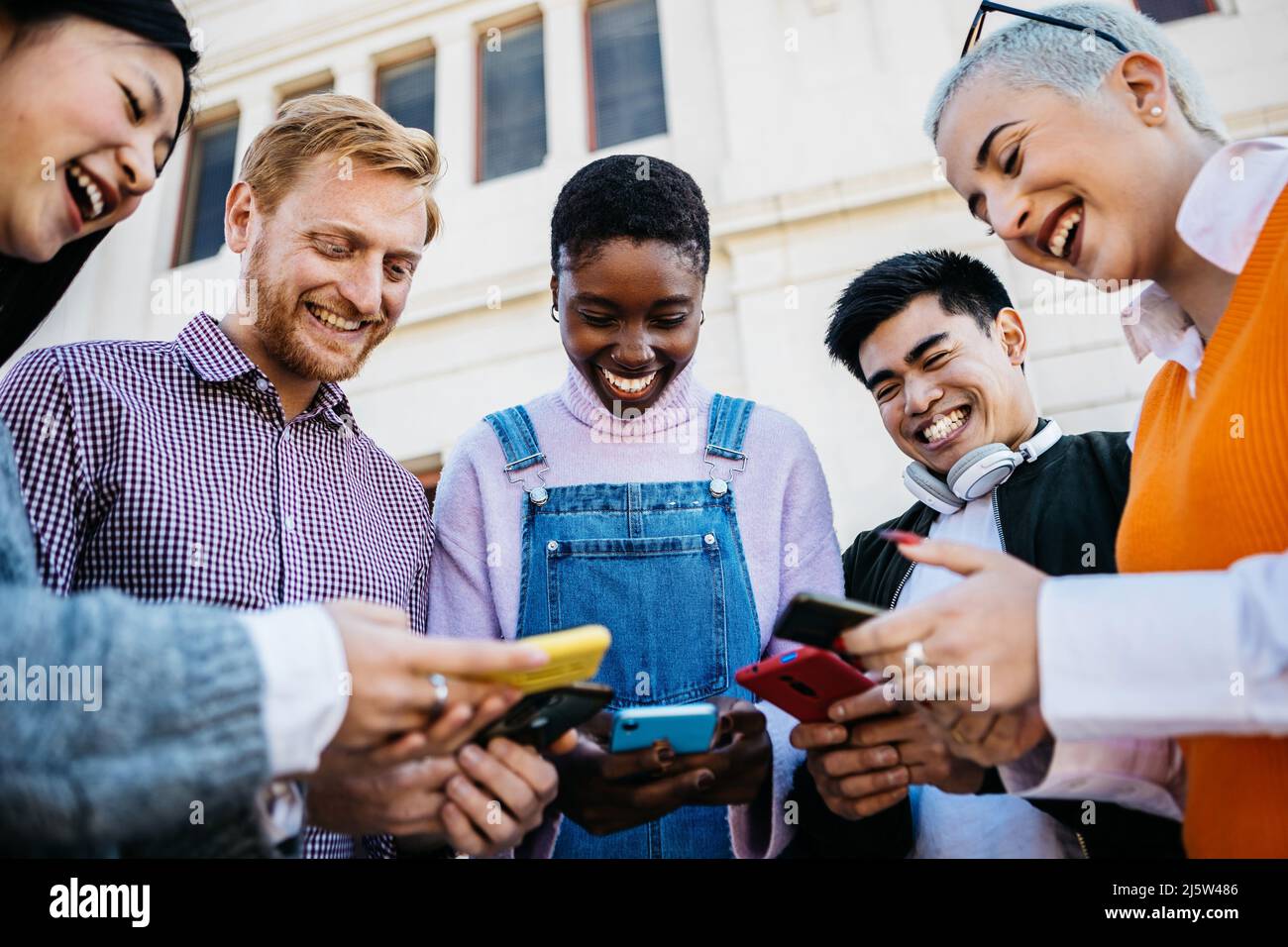 Happy young people mobile hi-res stock photography and images - Alamy