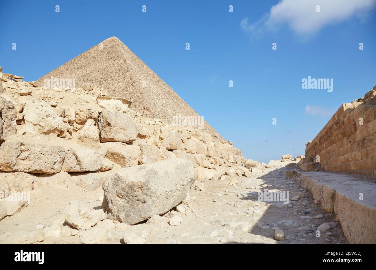 The Great Pyramid of Khufu at Giza, Egypt Stock Photo - Alamy