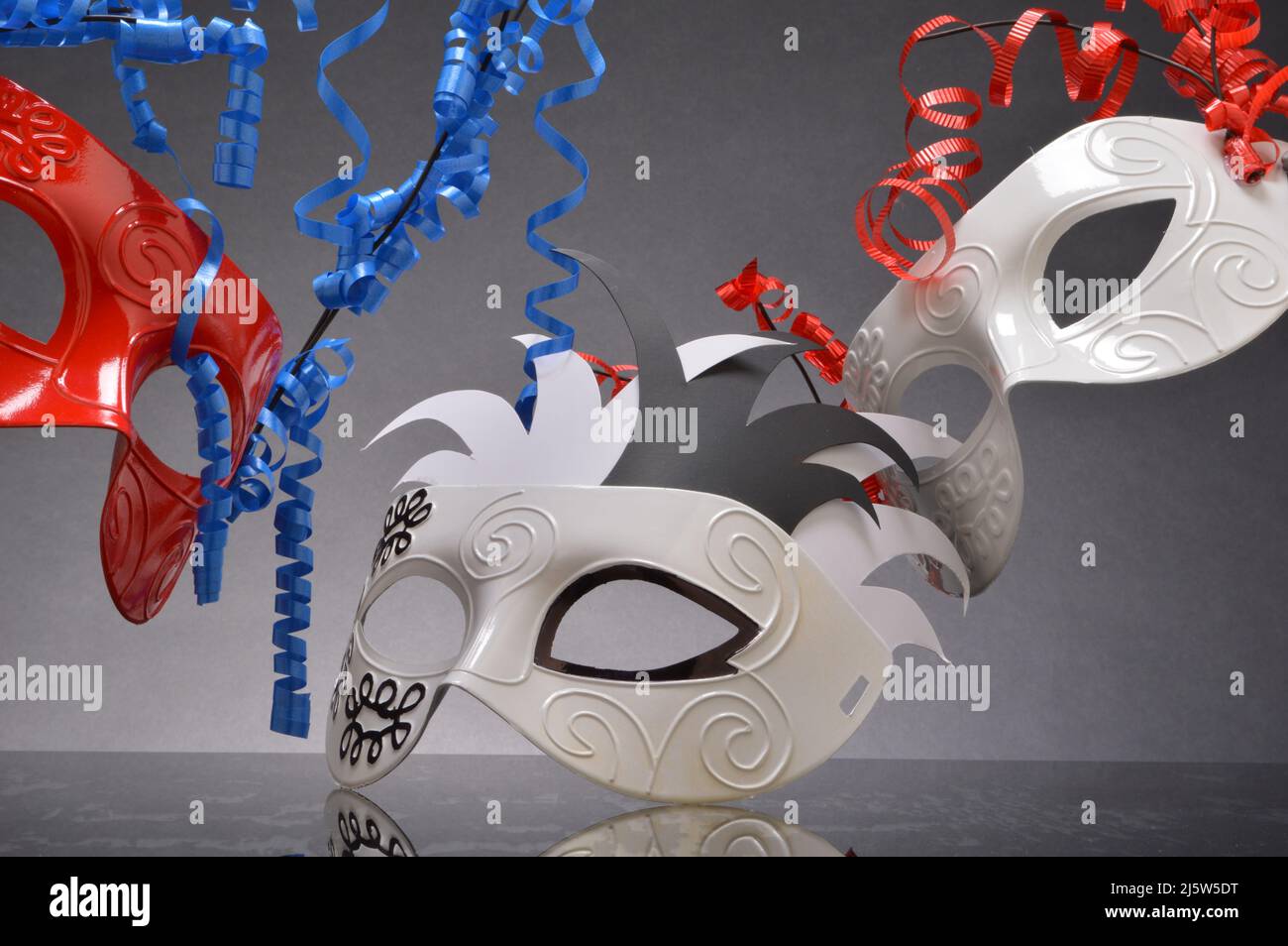 Masquerade masks hi-res stock photography and images - Alamy