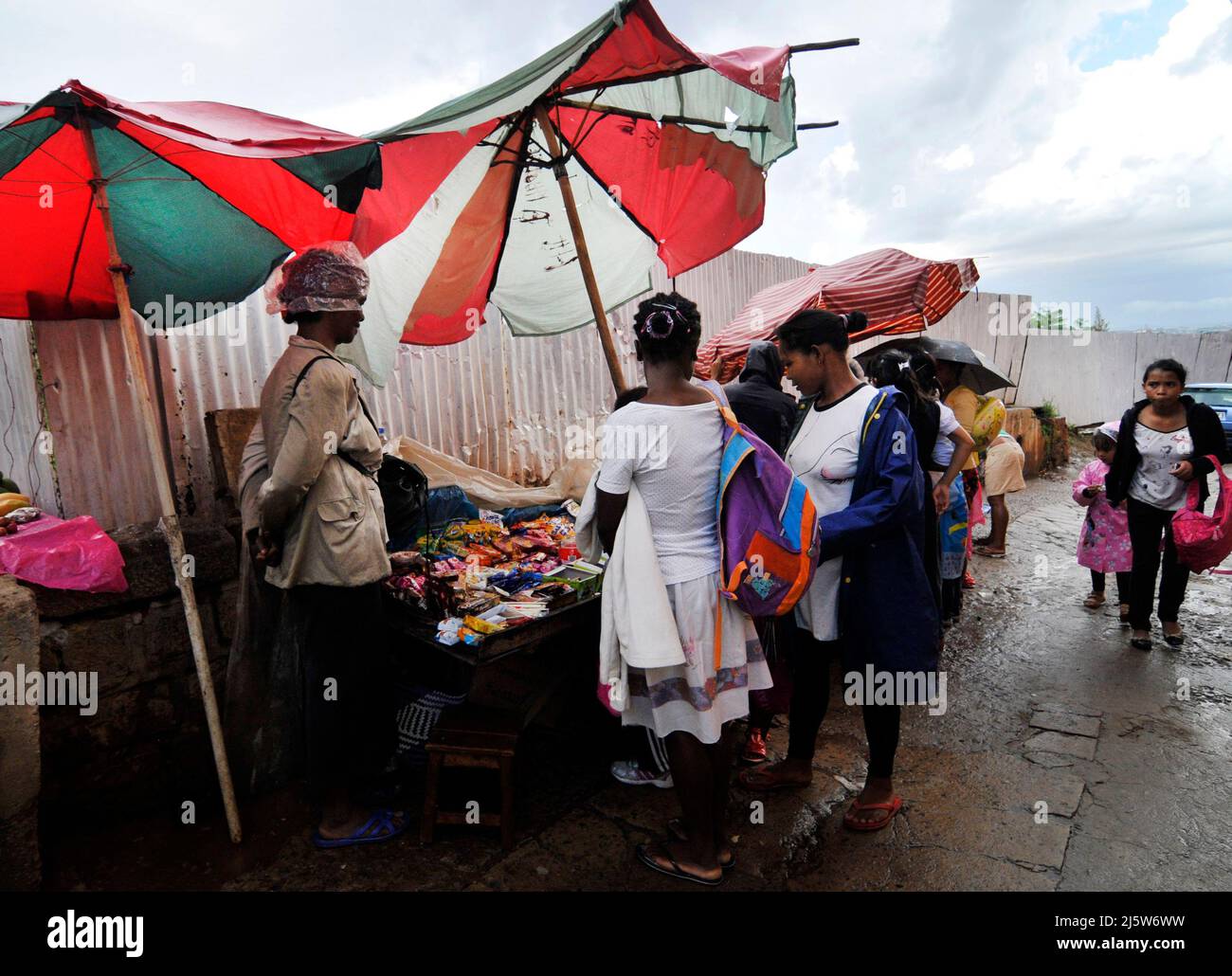 African roadside vendor hi-res stock photography and images - Alamy