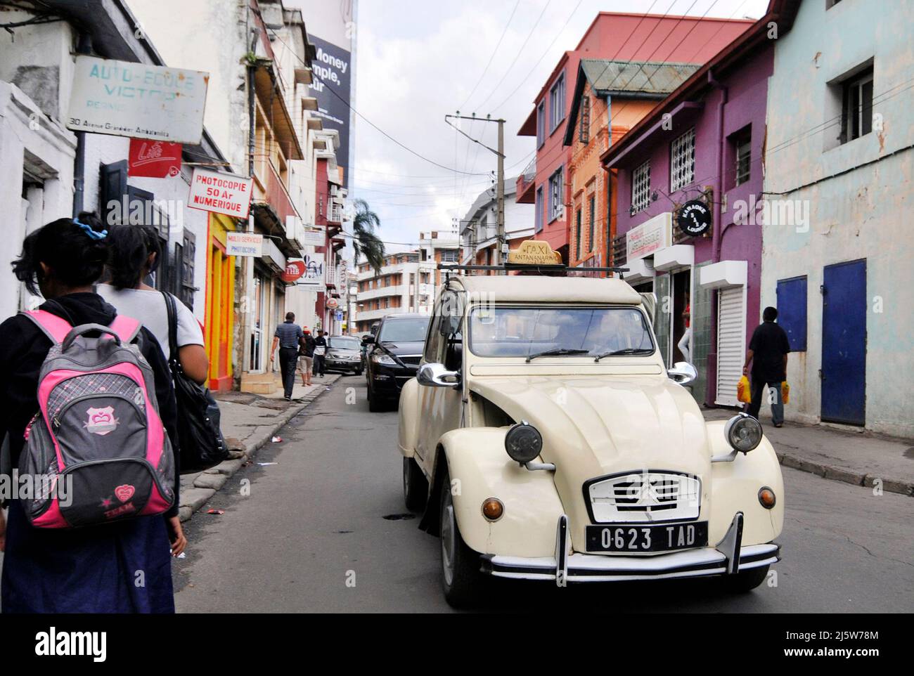 Citroen deux chevaux taxis are still used in Antananarivo, Madagascar Stock Photo - Alamy
