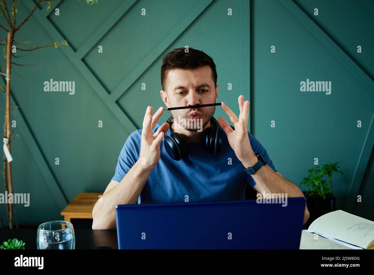 Unproductive worker hi-res stock photography and images - Alamy