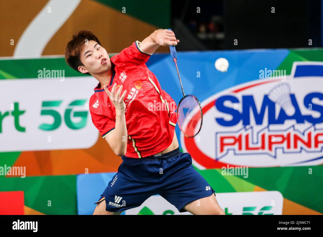 Manila. 26th Apr, 2022. Weng Hongyang of China competes during the men ...