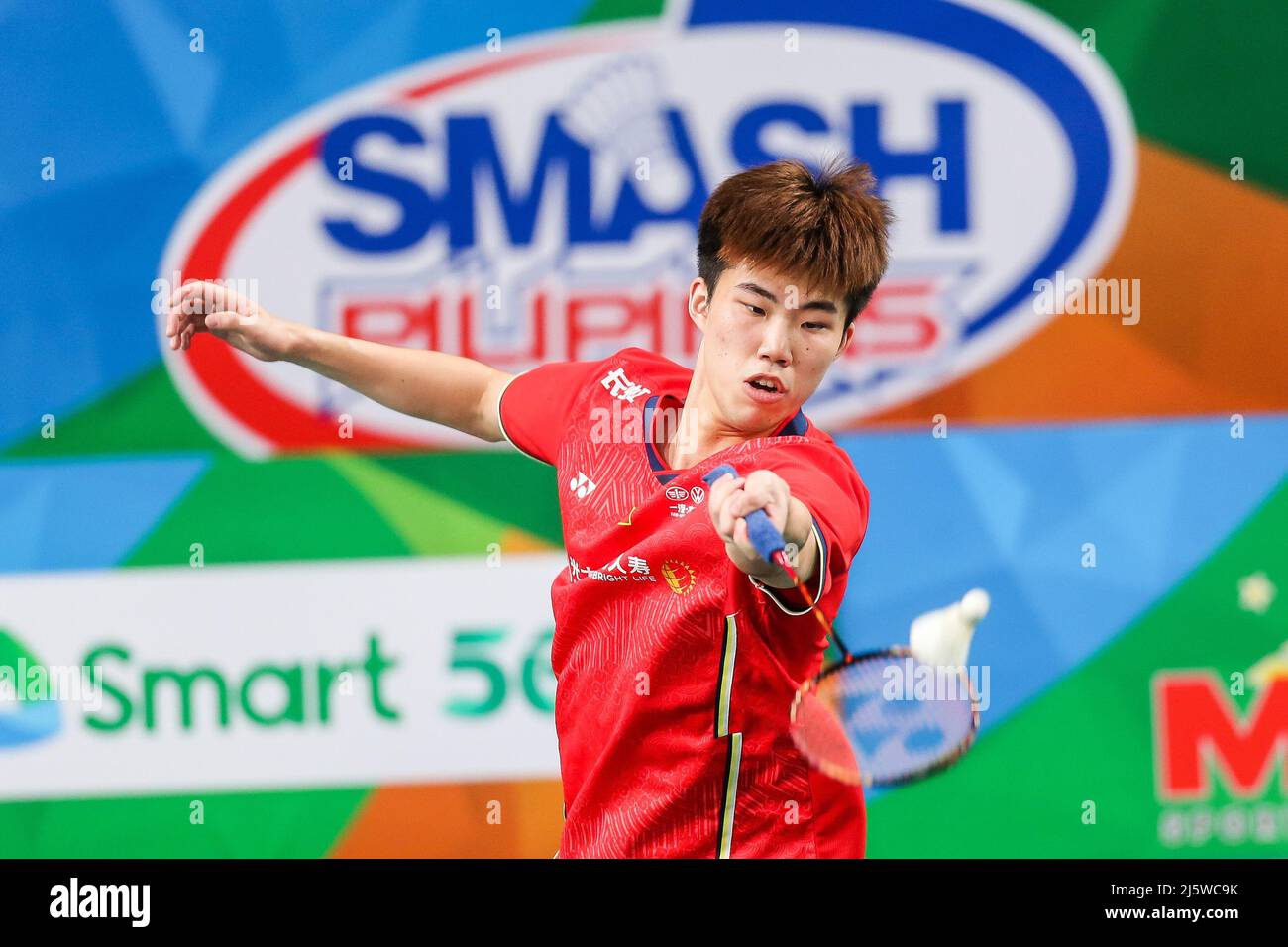 Manila. 26th Apr, 2022. Weng Hongyang of China competes during the men ...
