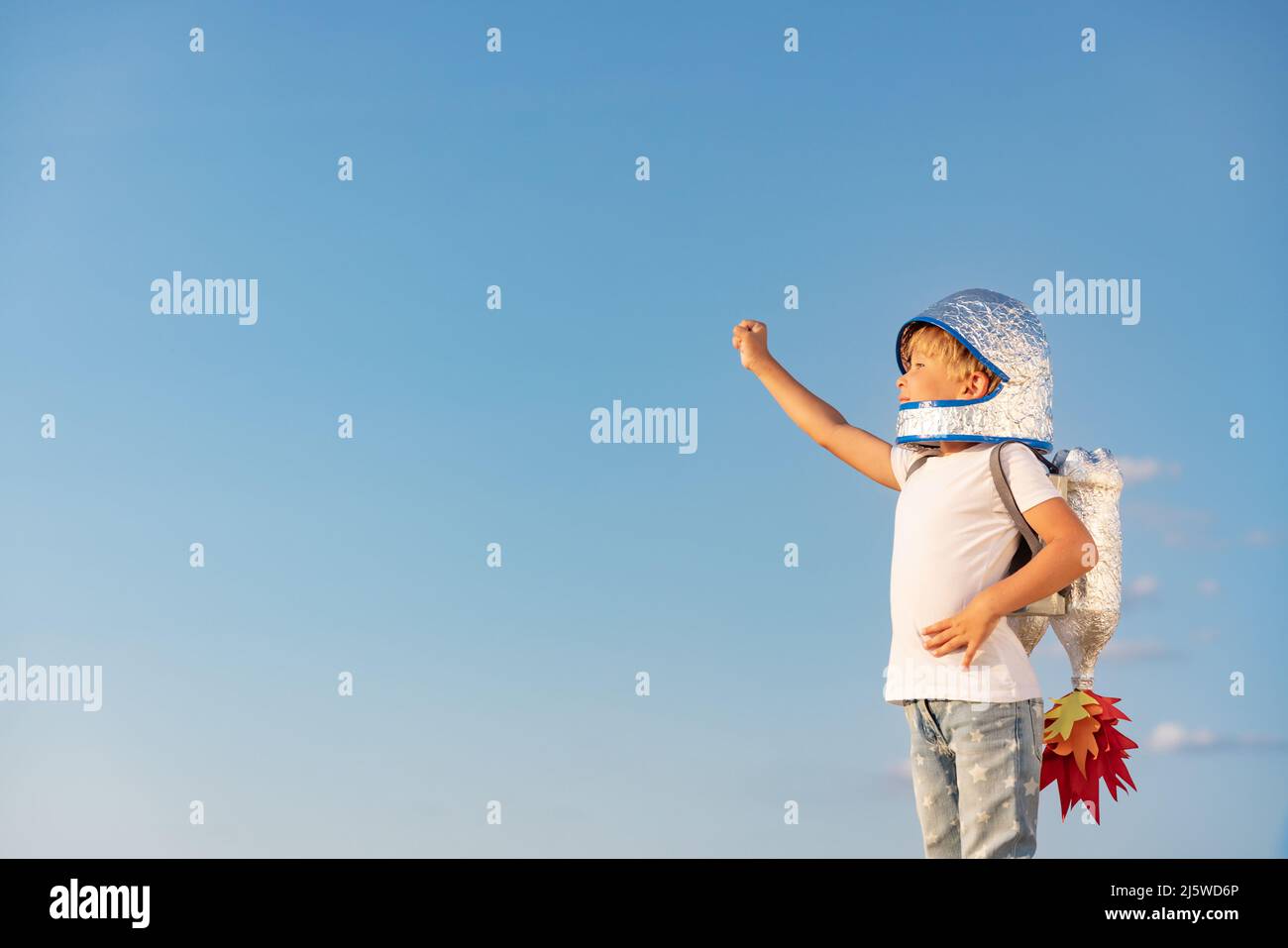 Kid craft rocket hi-res stock photography and images - Alamy