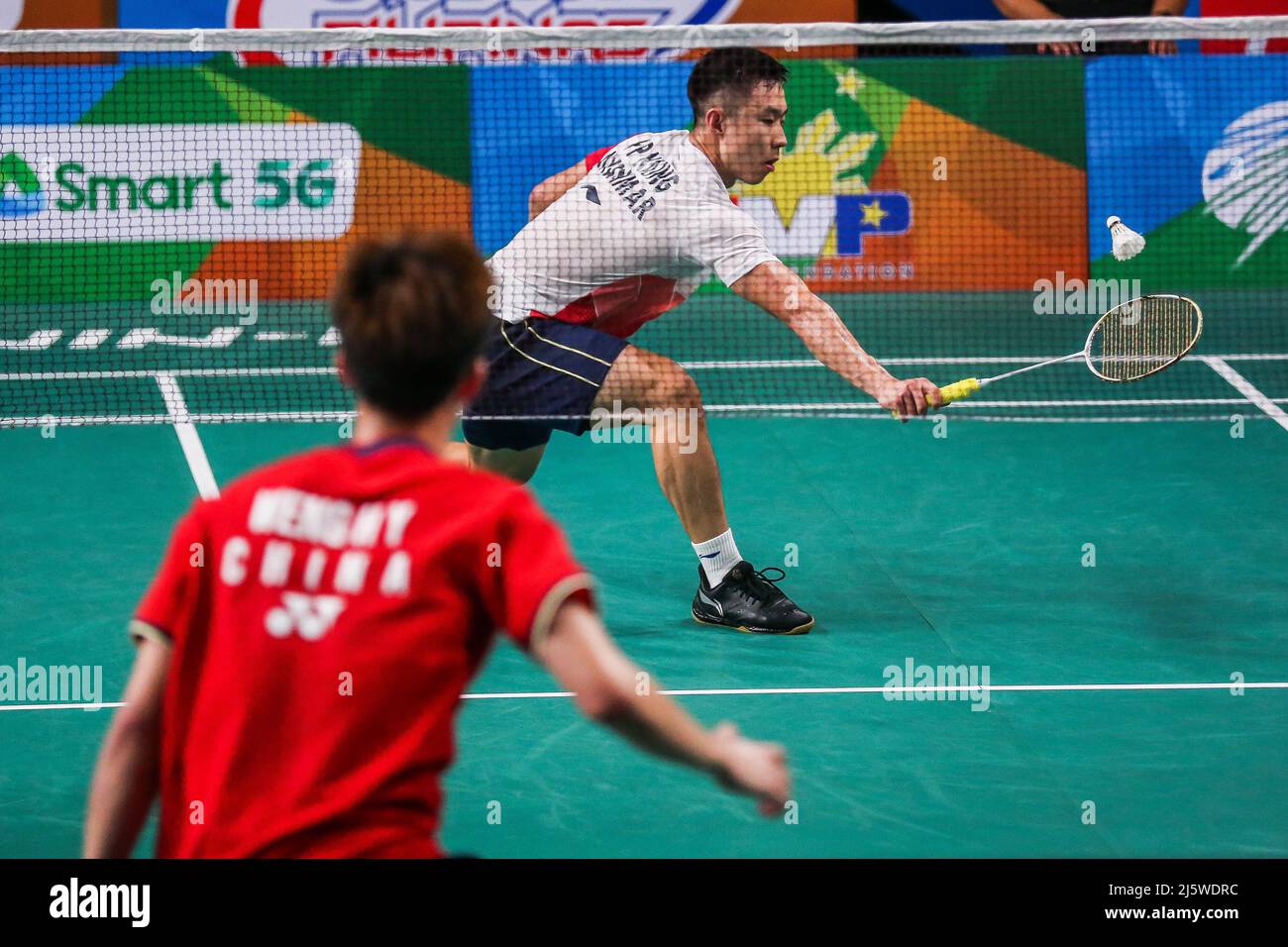 Manila. 26th Apr, 2022. Phone Pyae Naing (R) of Myanmar competes during ...