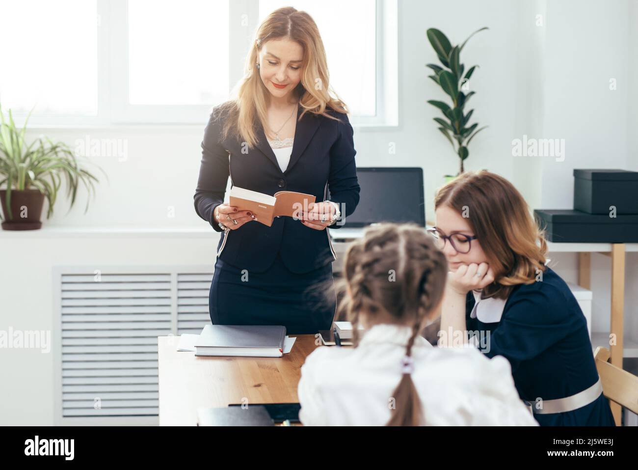 Education school lesson female teacher read book to her pupils Stock ...
