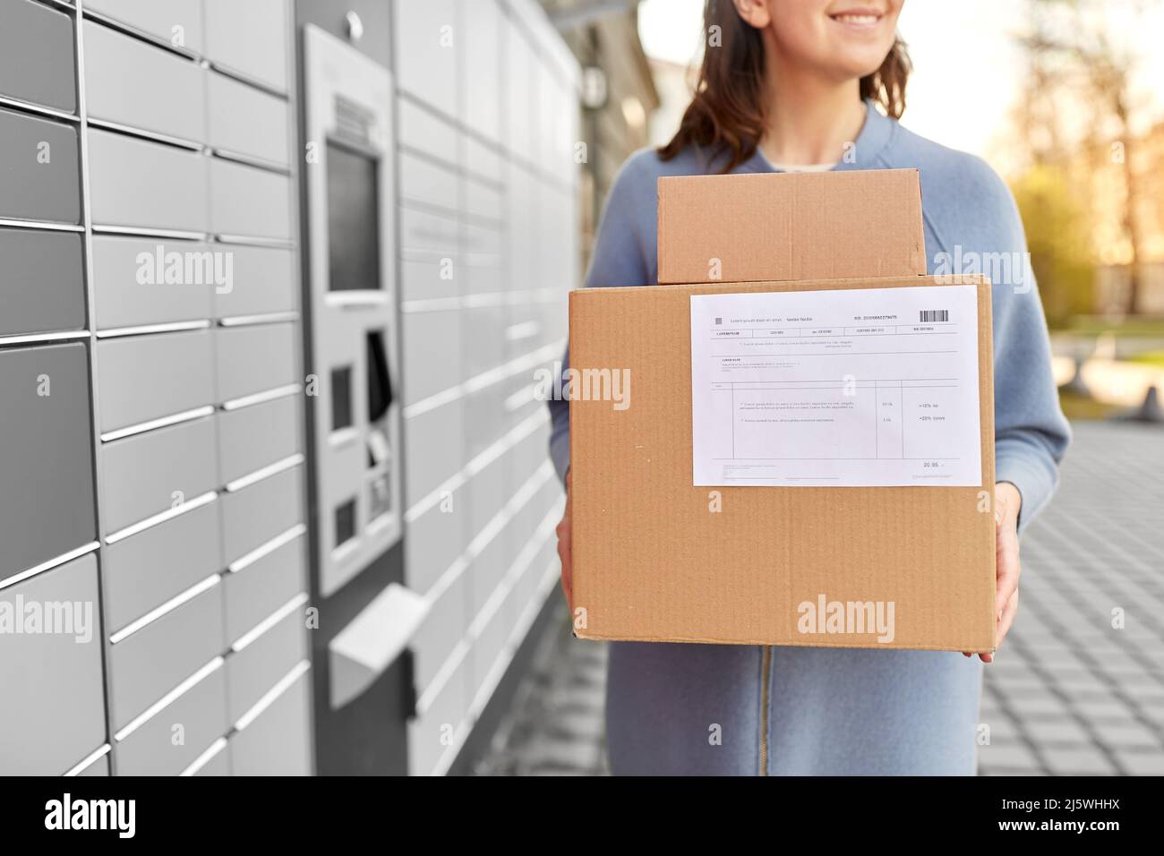 Parcel machine hi-res stock photography and images - Alamy