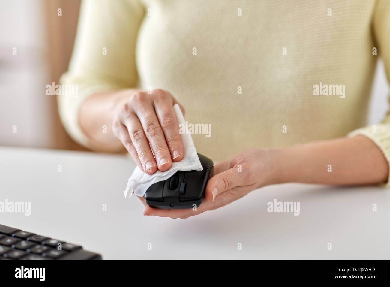 Cleaning computer mouse hi-res stock photography and images - Alamy