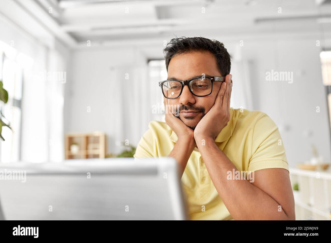 Bored office man hi-res stock photography and images - Alamy Bored office man hi-res stock photography and images - Alamy