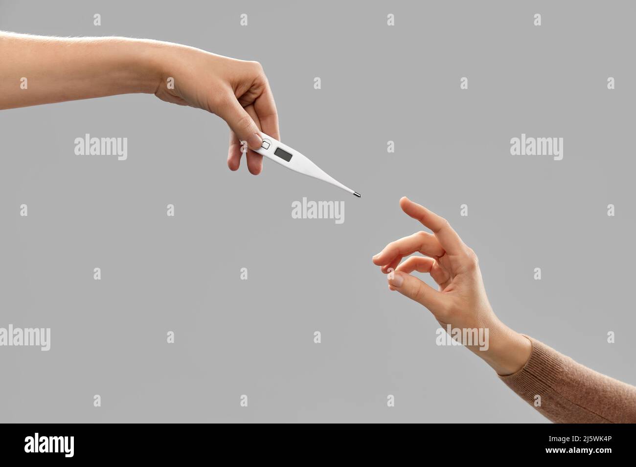 close up of hands giving each other thermometer Stock Photo - Alamy