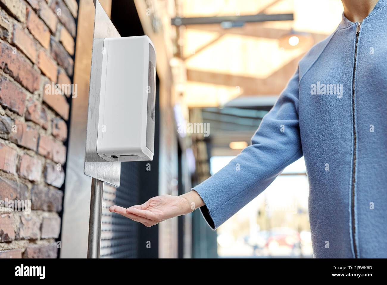 Touchless sanitizer dispenser hi-res stock photography and images - Alamy