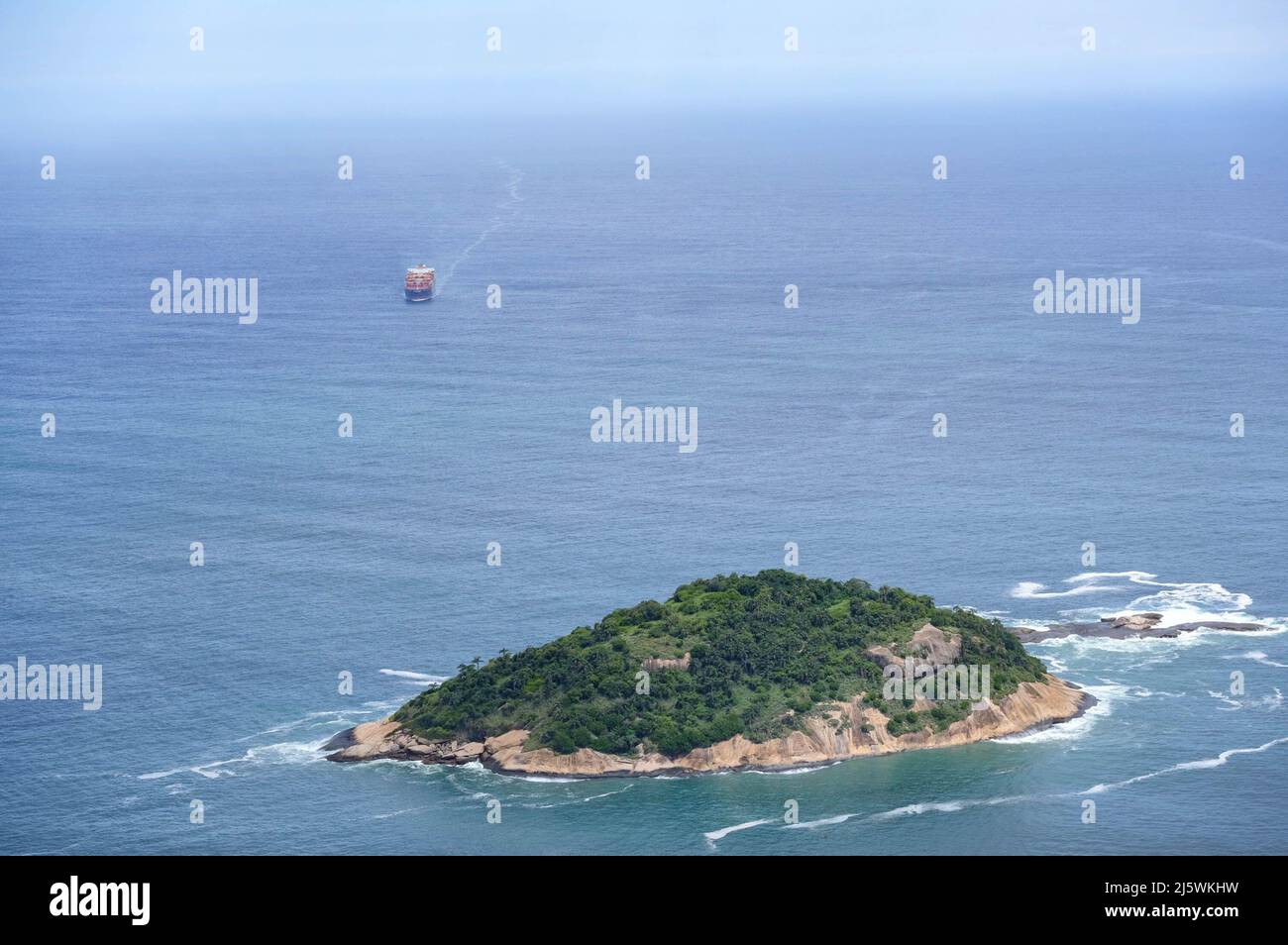 Family tour ship hi-res stock photography and images - Alamy