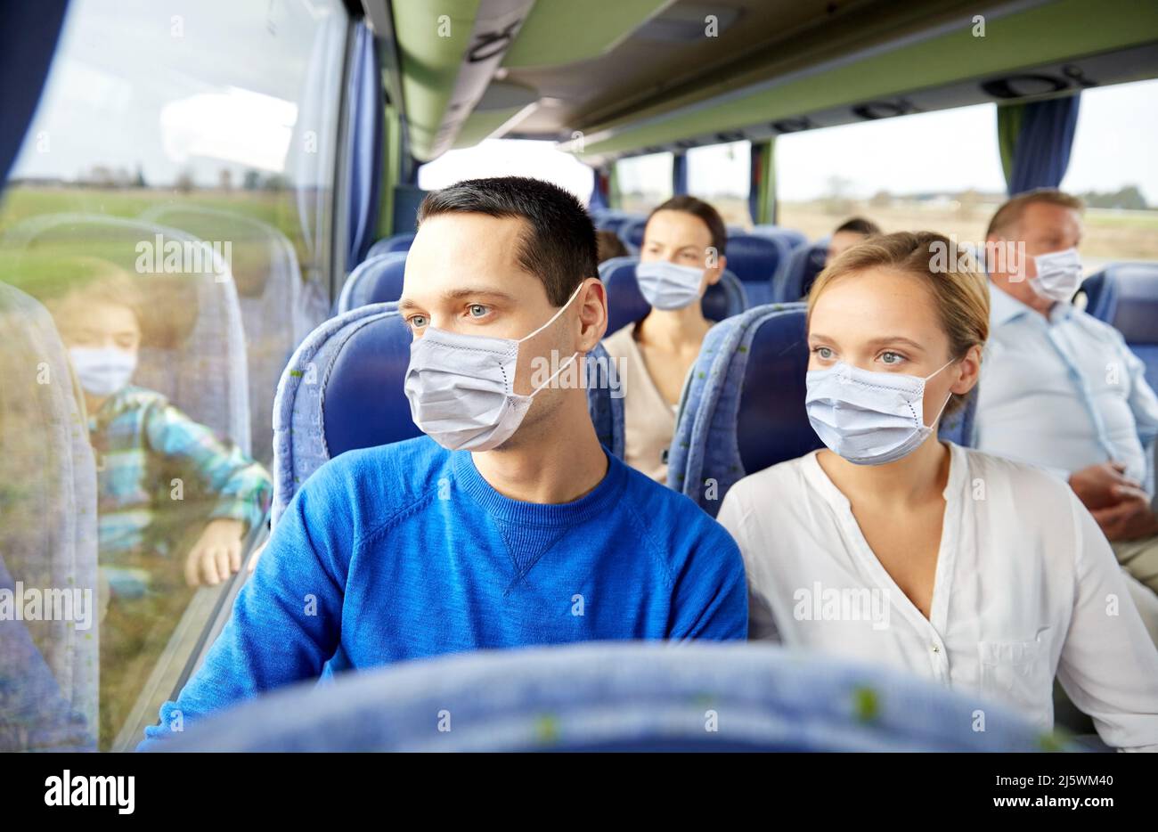 Couple and face mask bus travel hi-res stock photography and images - Alamy