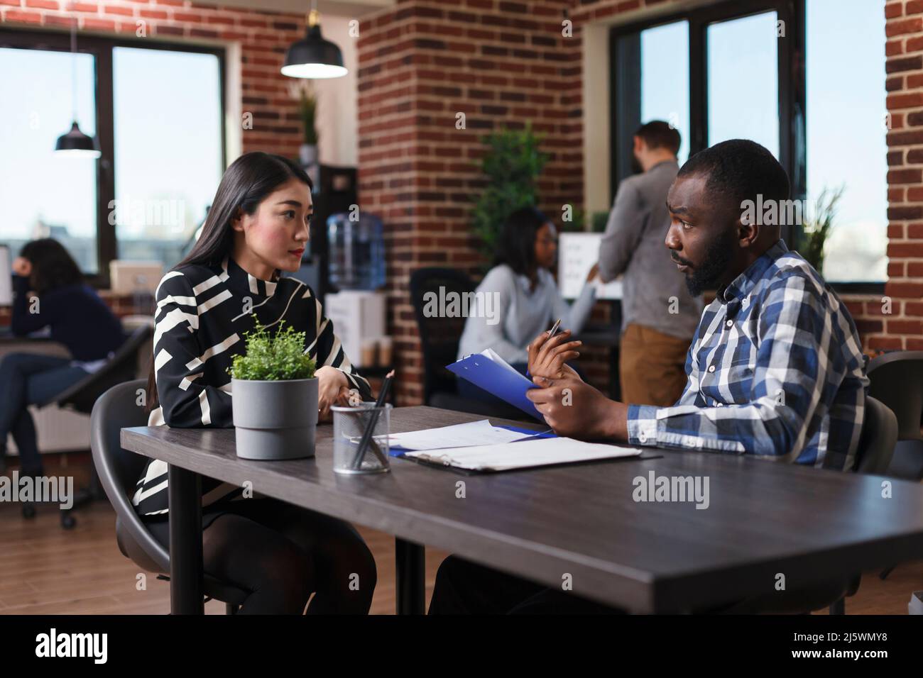 Woman presenting cv hi-res stock photography and images - Alamy