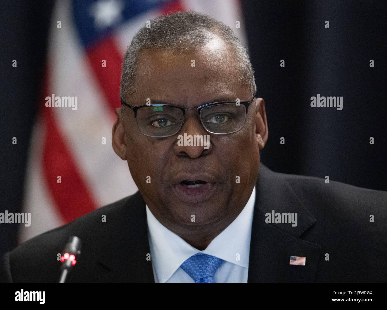 Secretary of defense at base hi-res stock photography and images - Alamy