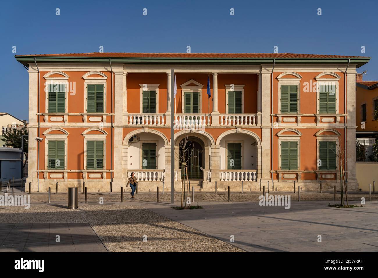 Gebäude der Bezirksverwaltung in der Altstadt von Paphos, Zypern ...