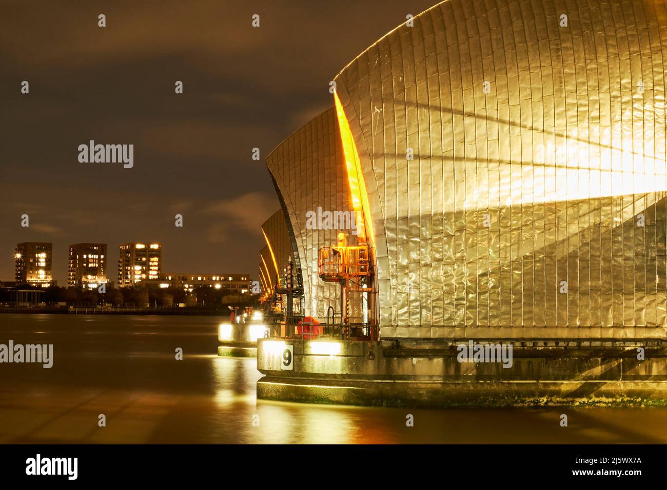 London flood defence hi-res stock photography and images - Alamy