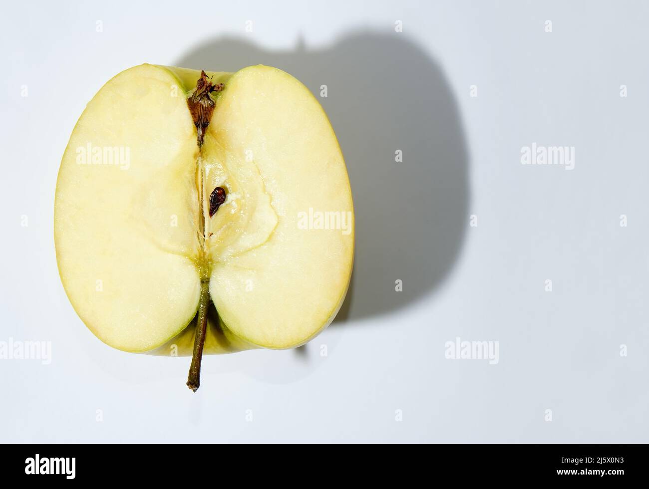 Cutted apple isolated on white background. Raw half an apple. Fresh ...