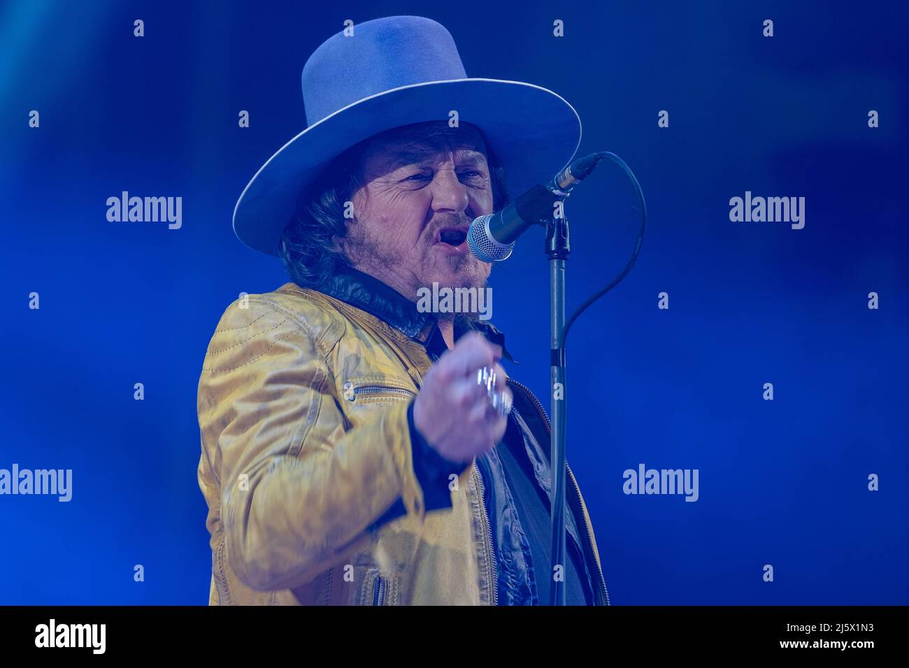 Arena di Verona Verona, Italy. 25rd April 2022. Italian singer Zucchero ...