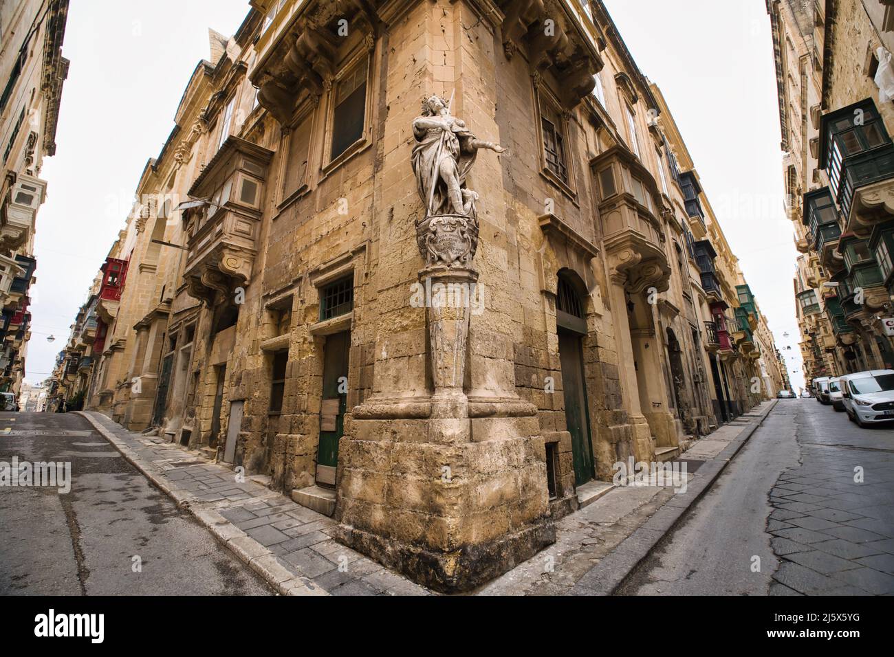 Corner between two streets hi-res stock photography and images - Alamy