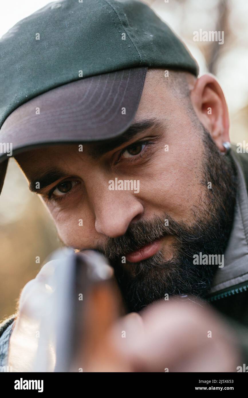 Man aiming gun camera hi-res stock photography and images - Alamy