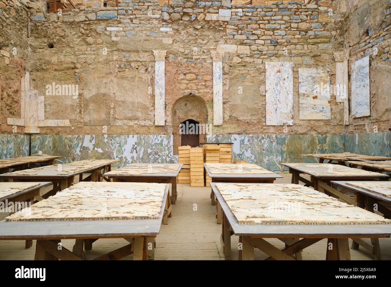 Ancient greek house layout hi-res stock photography and images - Alamy