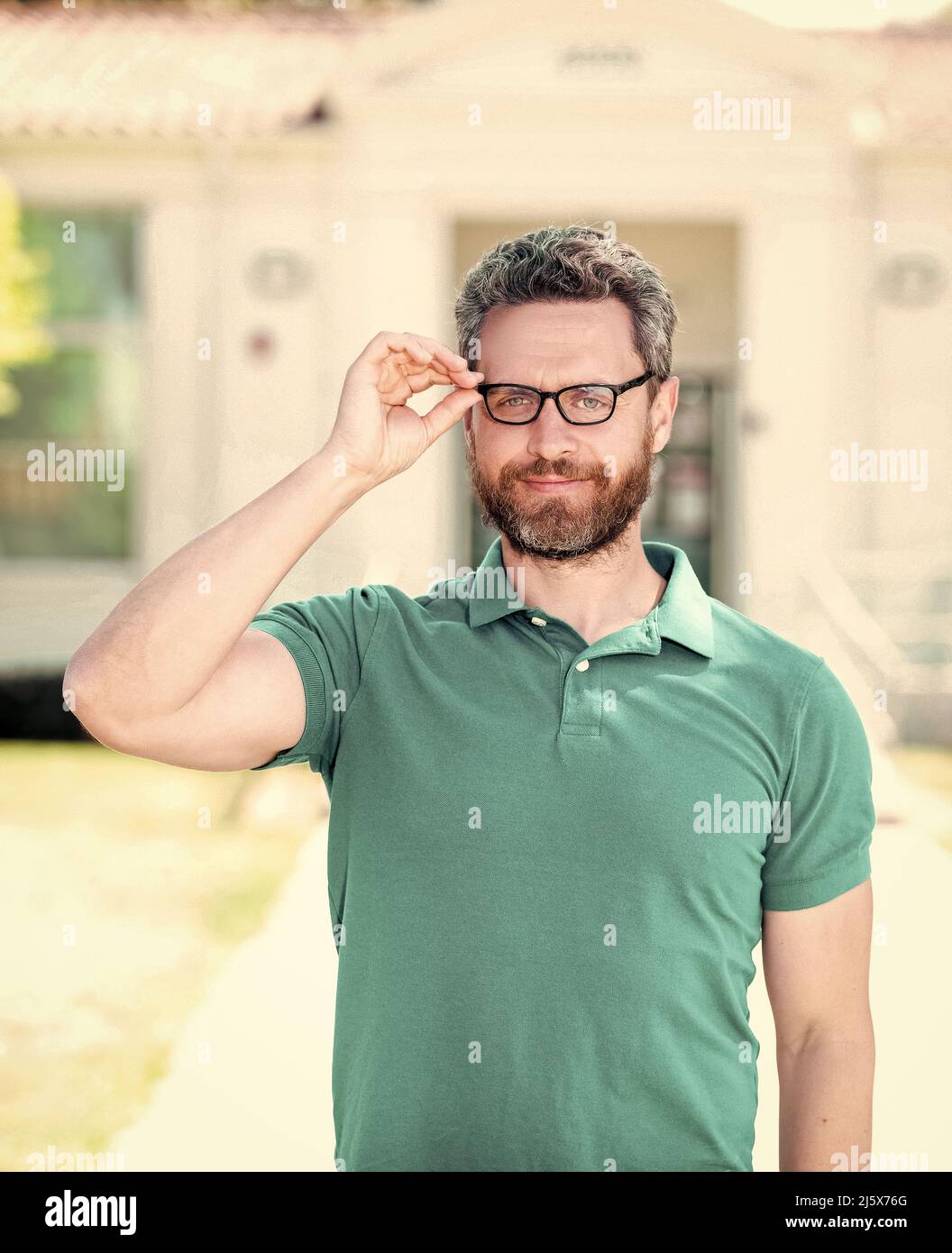 Unshaven and smiling hi-res stock photography and images - Alamy