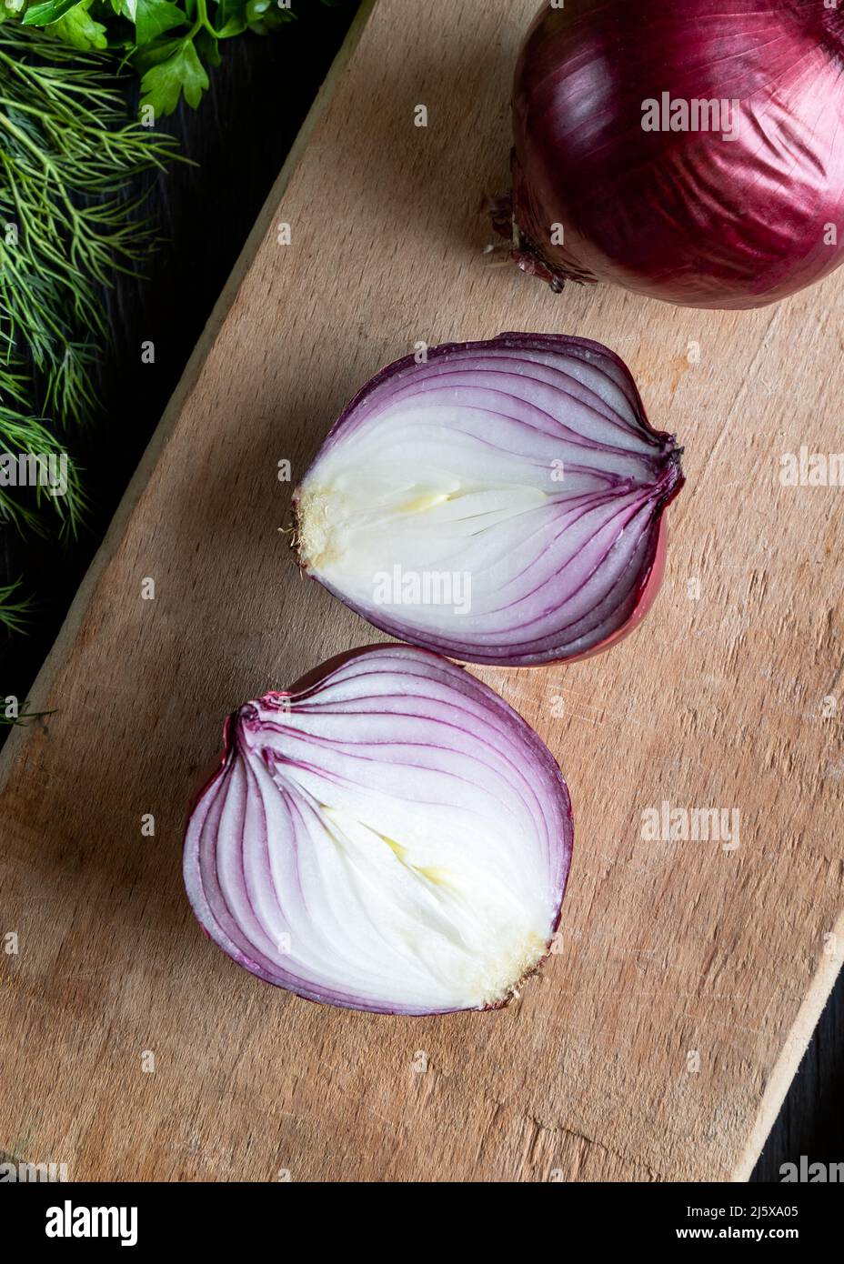 Red onion cut in half on cutting board Stock Photo - Alamy