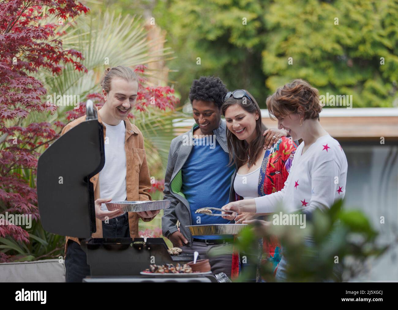 Couple grill hi-res stock photography and images - Alamy