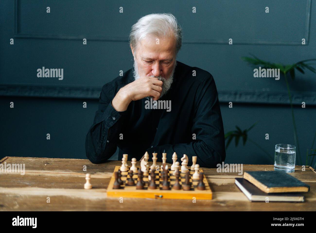 Old man playing chess alone hi-res stock photography and images - Alamy