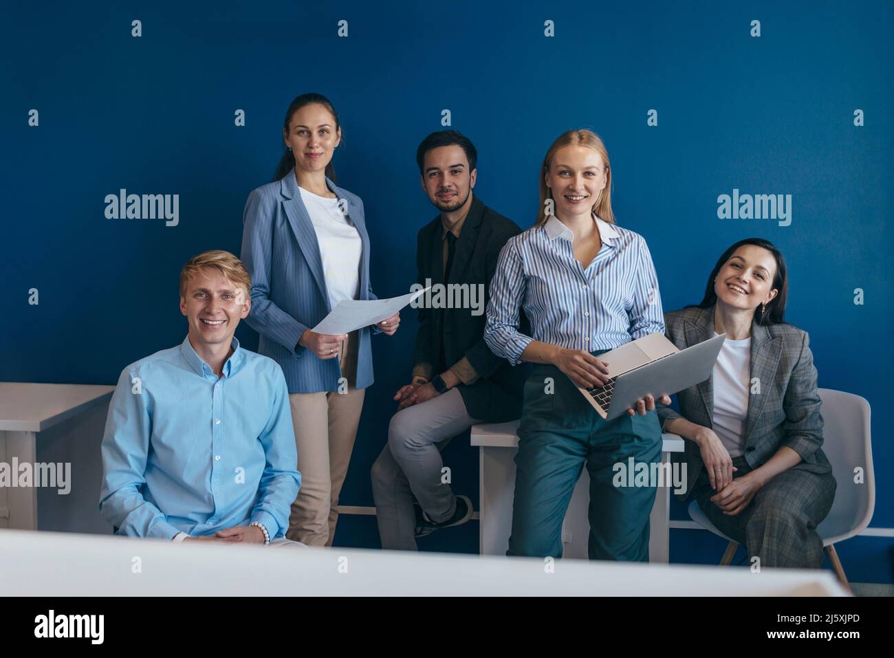 Business team inside office hi-res stock photography and images - Alamy