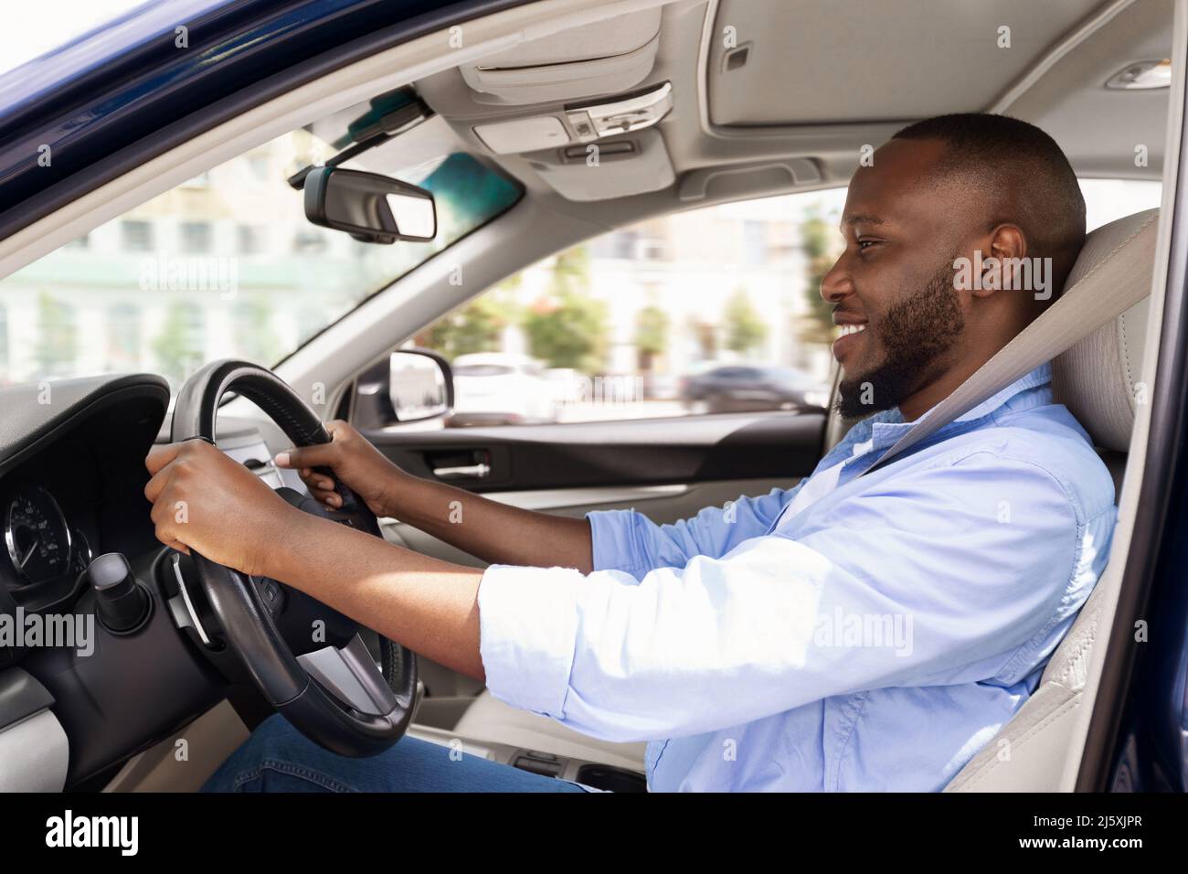 Guy with new car hi-res stock photography and images - Alamy