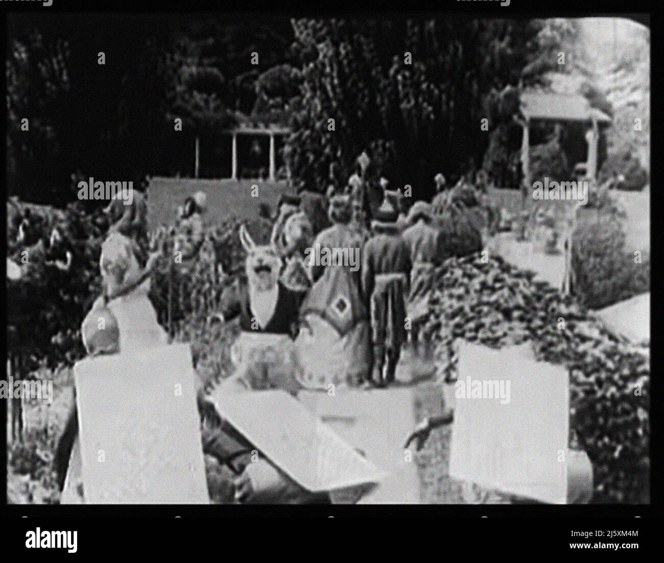 Alice in Wonderland 1915 vintage movie still Stock Photo - Alamy