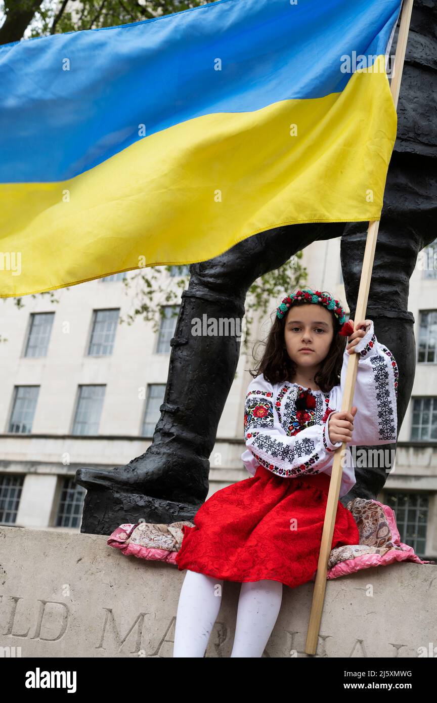 Protest in front of Downing Street by Ukrainians against Russia's war ...
