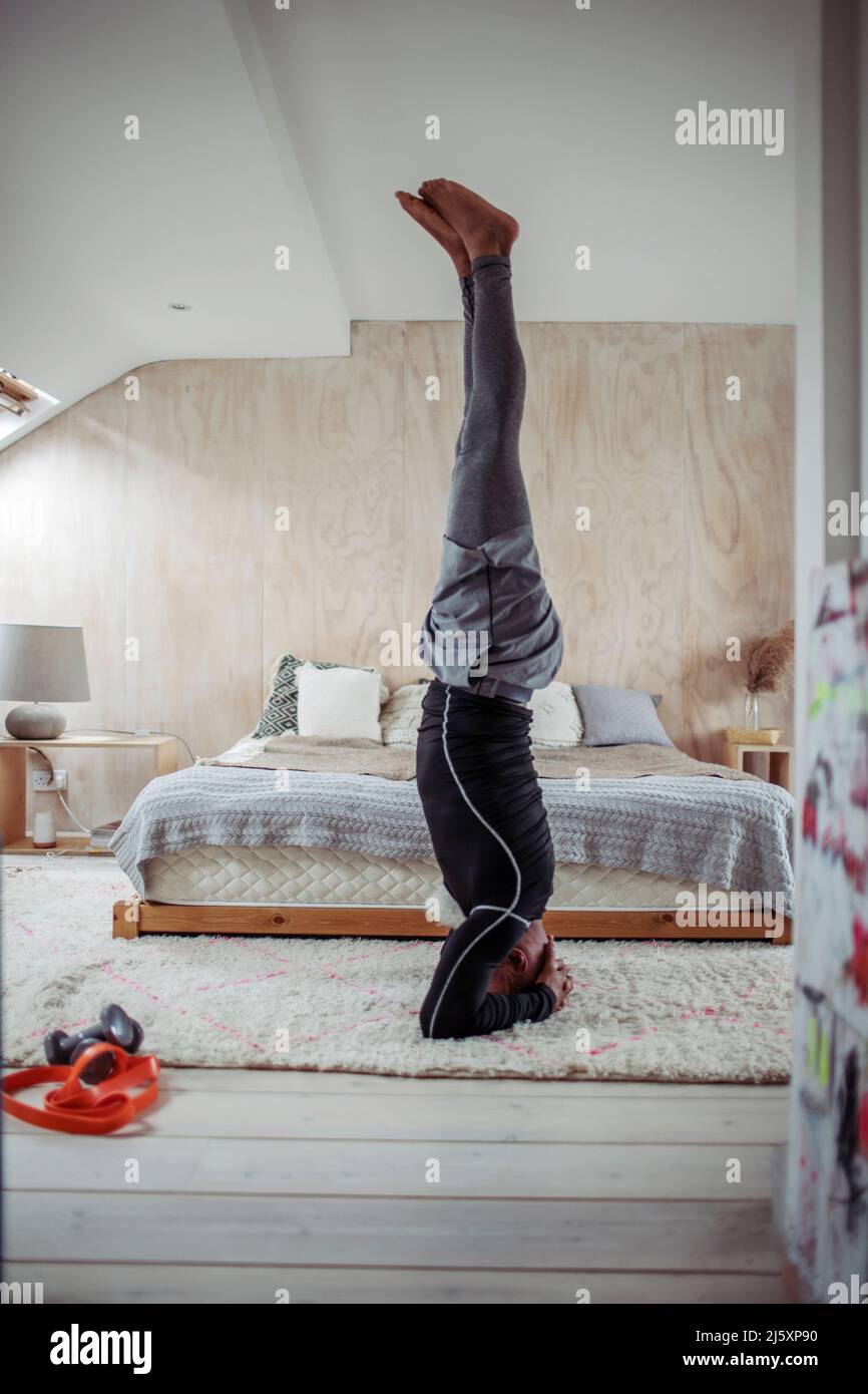 Man headstand hi-res stock photography and images - Alamy