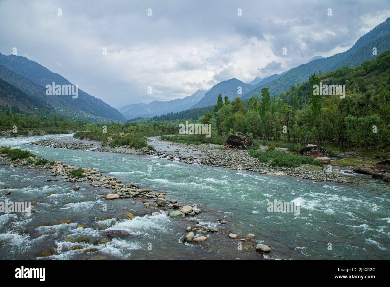 Lidder river pahalgam kashmir india hi-res stock photography and images ...
