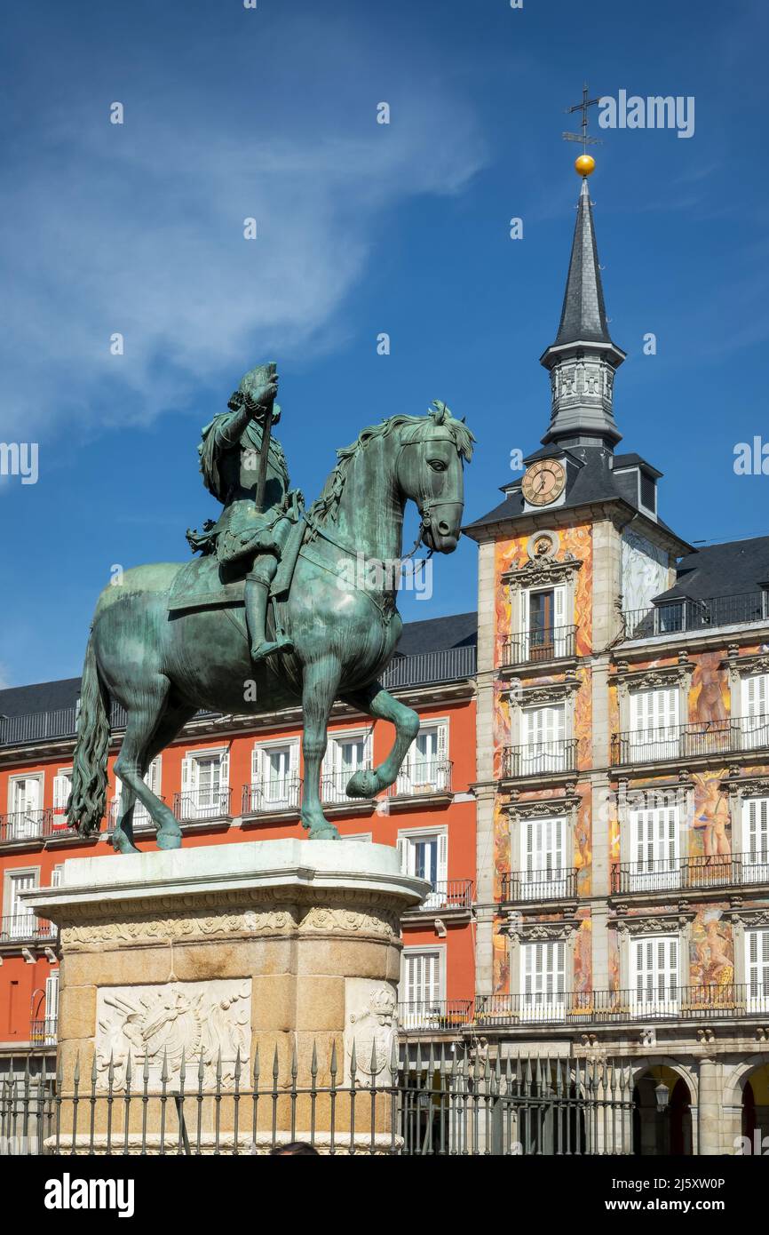 Equestrial statue of King Philip III on Plaza Mayor in Madrid, Spain ...