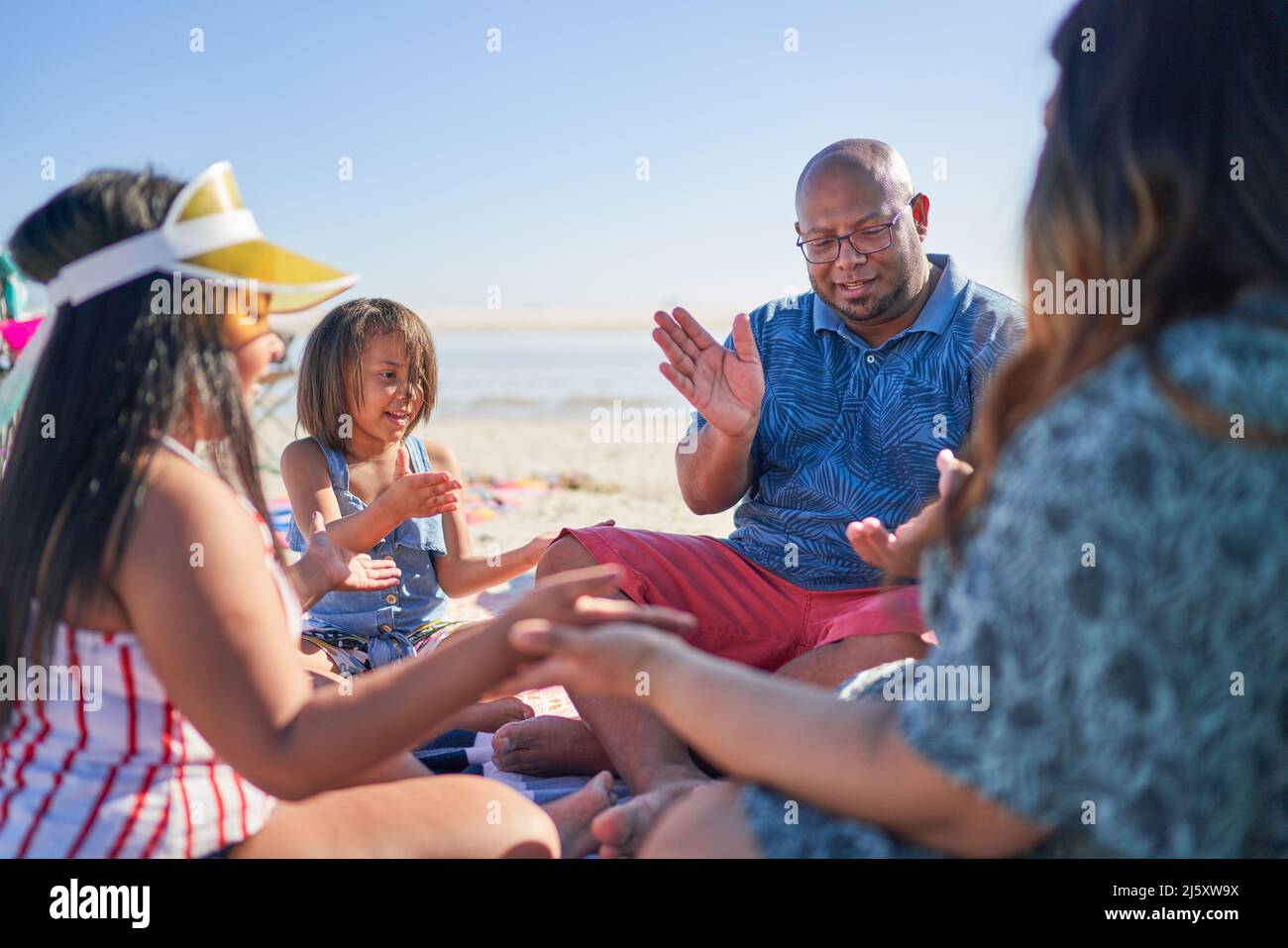 Happy family circle hi-res stock photography and images - Alamy