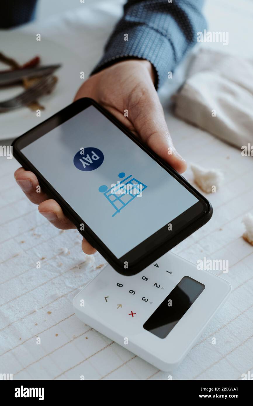 Pay through mobile hi-res stock photography and images - Alamy