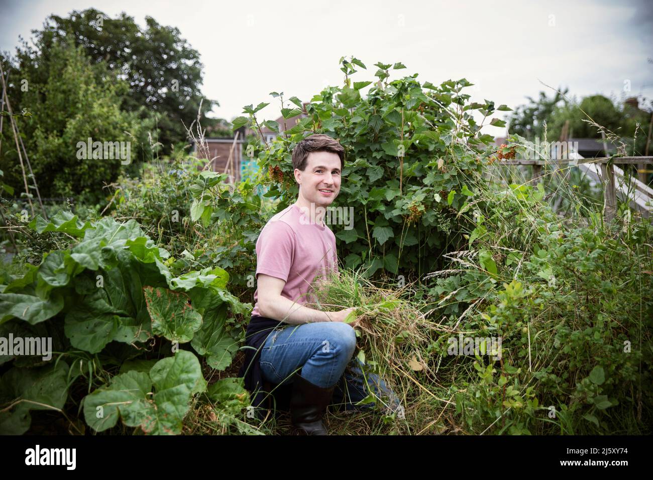 Man gardening hi-res stock photography and images - Alamy