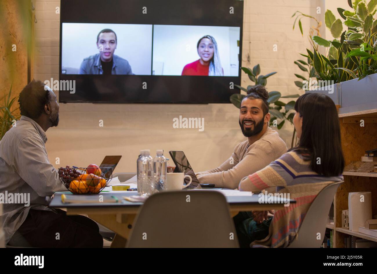 Video conferencing hi-res stock photography and images - Alamy