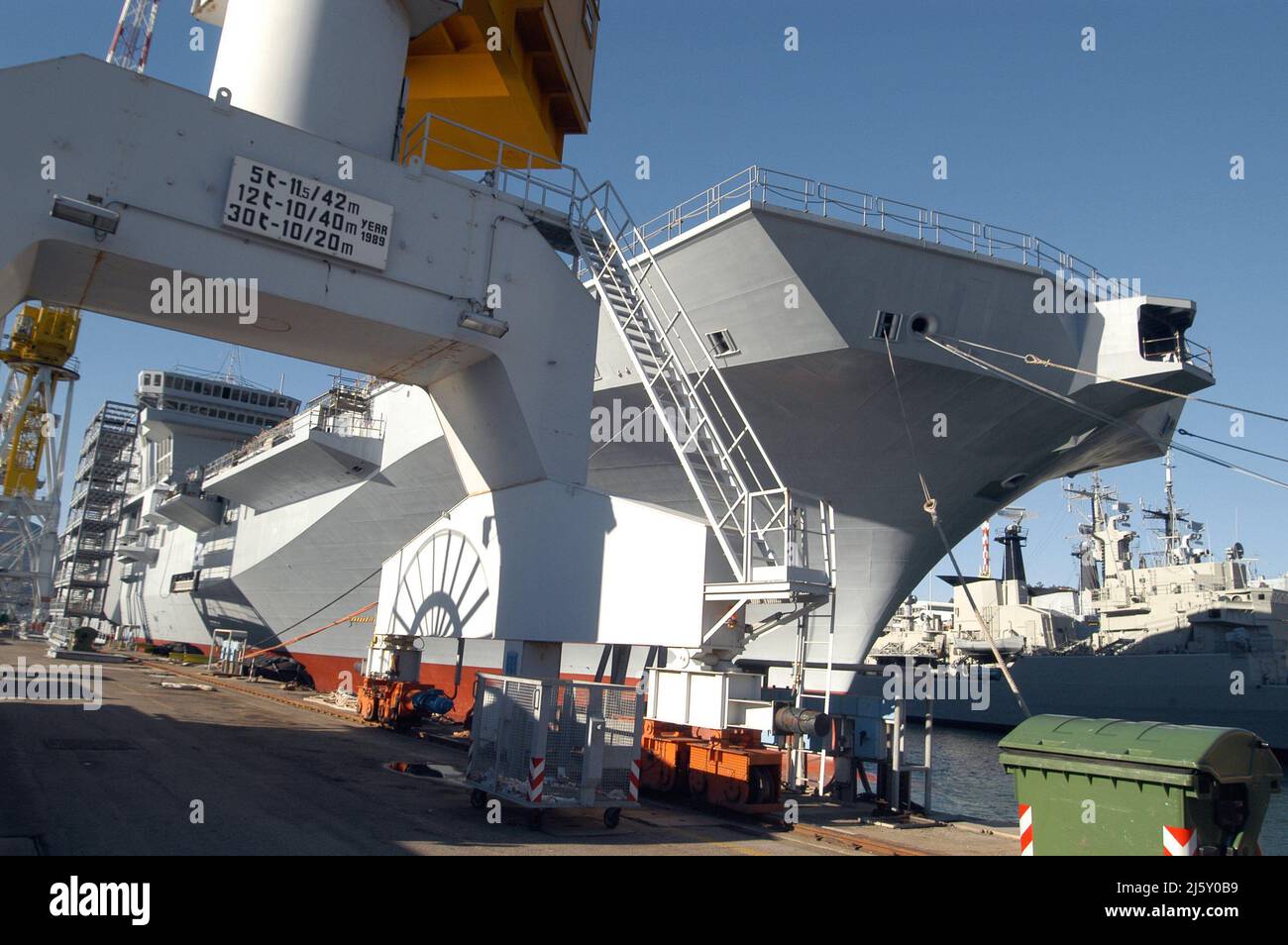 Tthe Cavour aircraft carrier under construction at Fincantieri ...