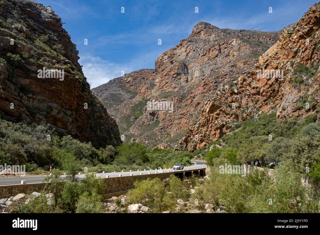 Swartberg Pass on the R328 running over the Swartberg mountain range ...