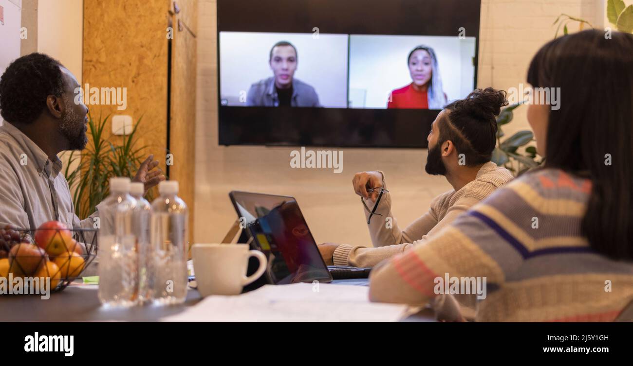 Video business people working together hi-res stock photography and ...