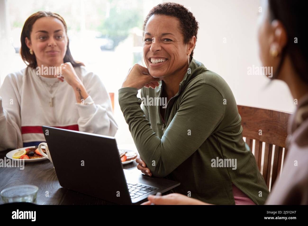 Black family sitting dining room hi-res stock photography and images - Alamy