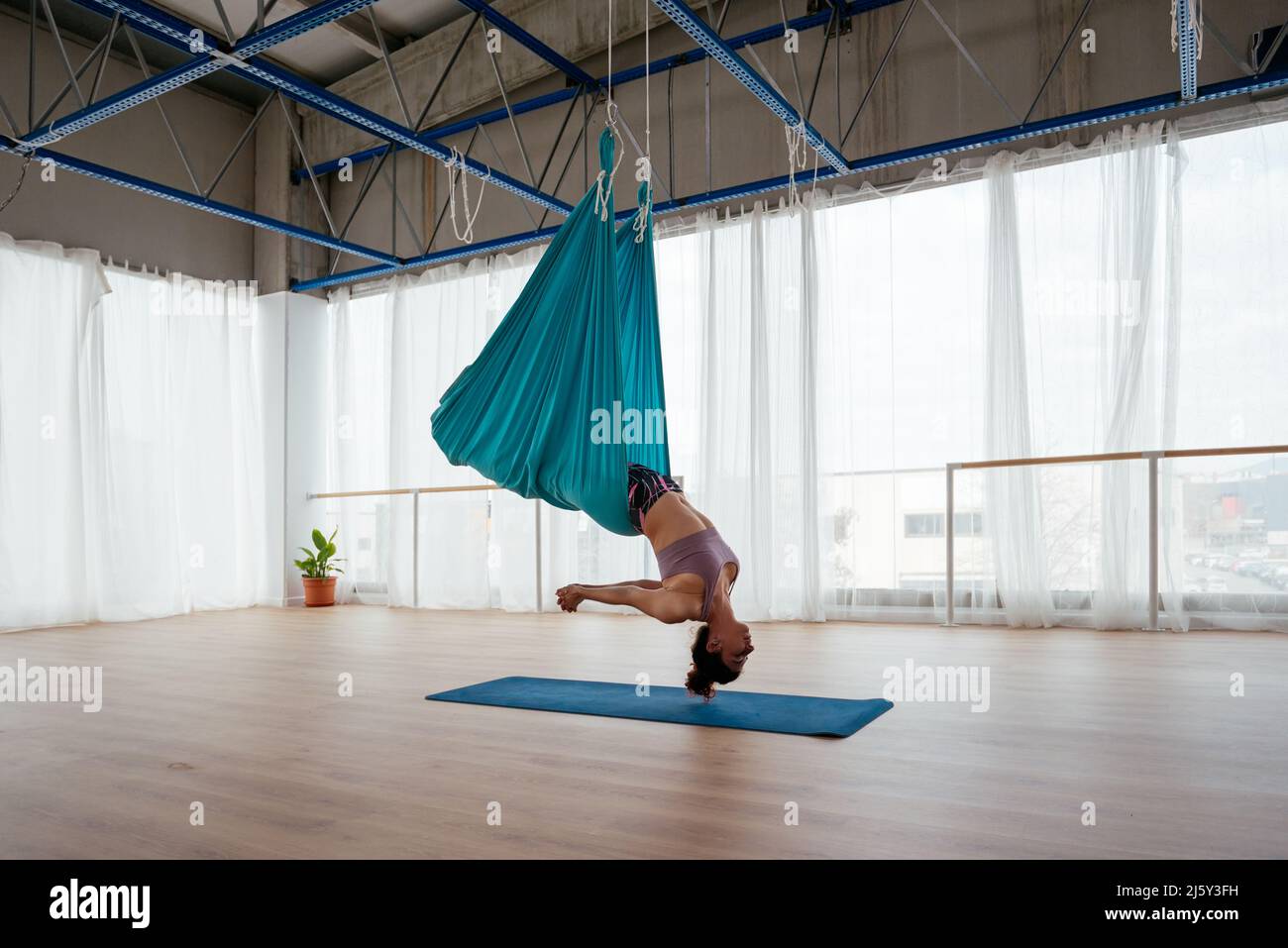 Female swan dive hi-res stock photography and images - Alamy