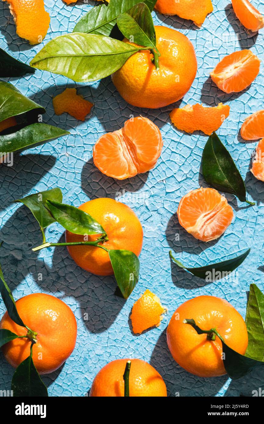 Top view full frame background of ripe tropical tangerines with leaves ...