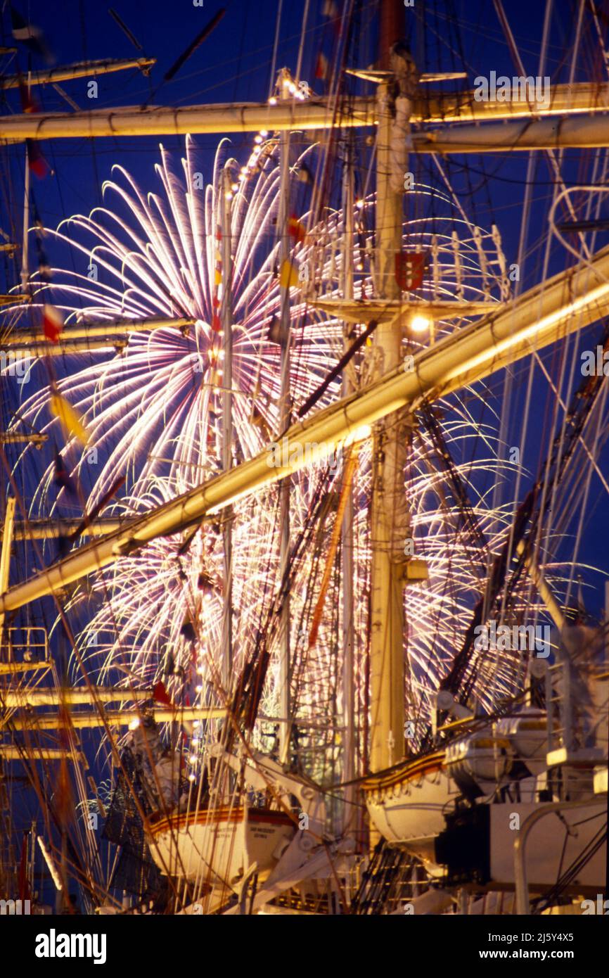 Ships fireworks hi-res stock photography and images - Alamy